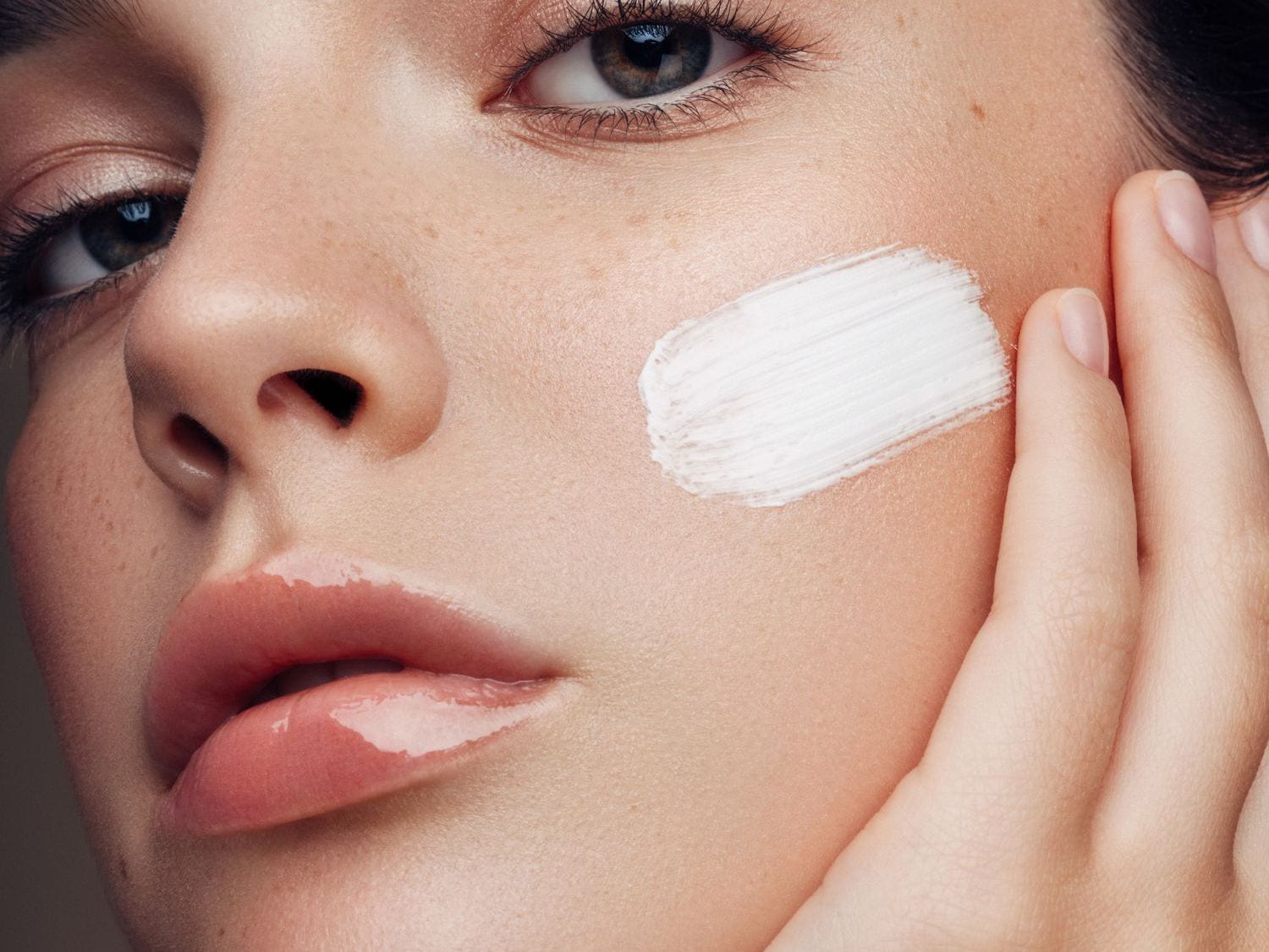 What are the Benefits of Calming Ointment for Skin?